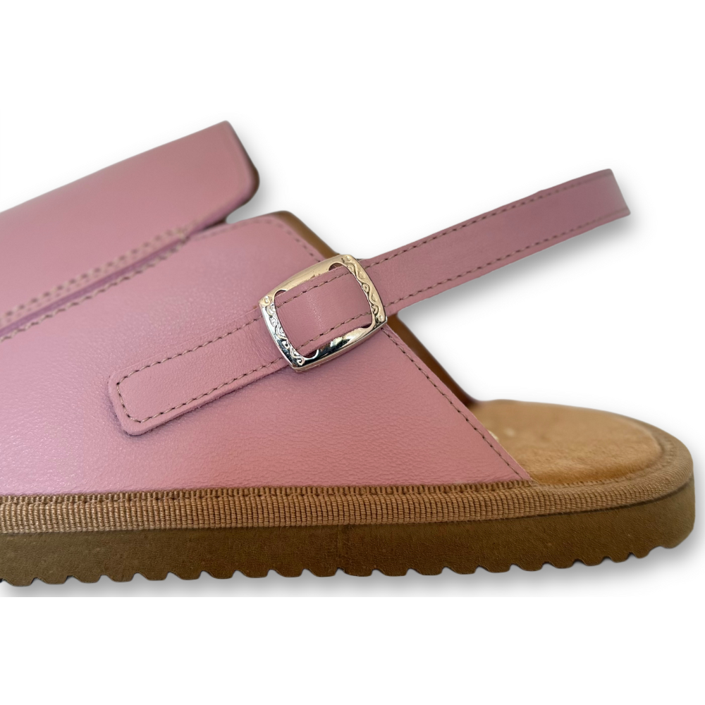 Delia in Pelle Rosa – Albapluma
